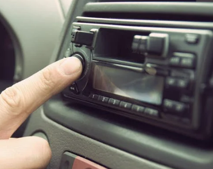 Comment changer son autoradio soi-même ? - PackAuto